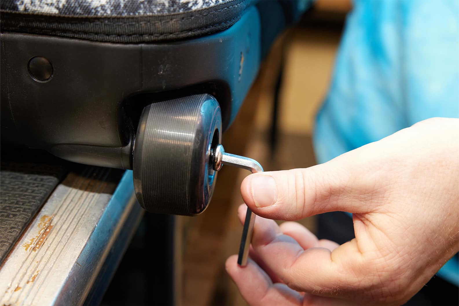 How to Install a Burton Luggage Wheel Replacement Kit | Burton Snowboards